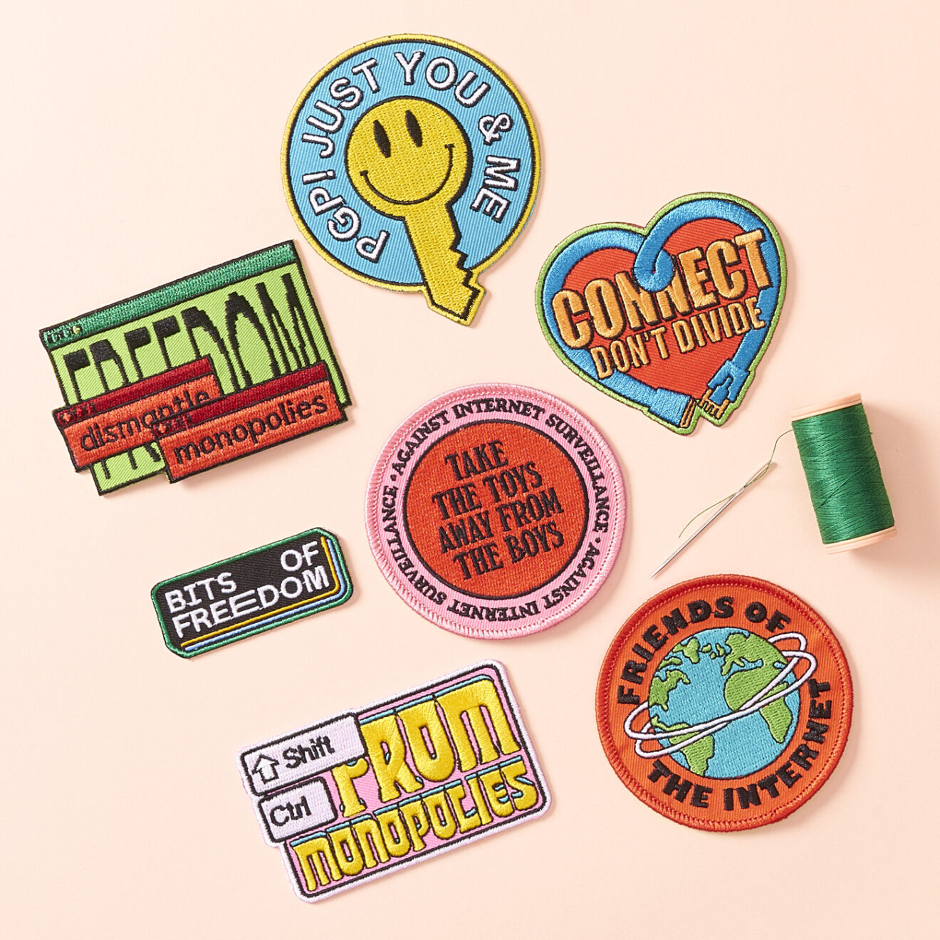 Patches set compleet + tas – Bits of Freedom